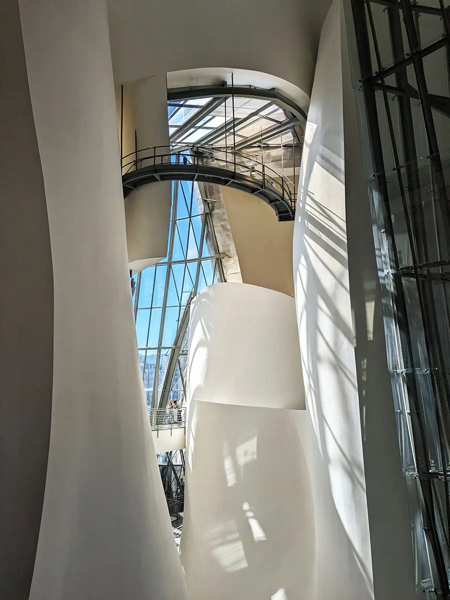 Discover with us, The Guggenheim Bilbao: Where Art And Architecture Converge